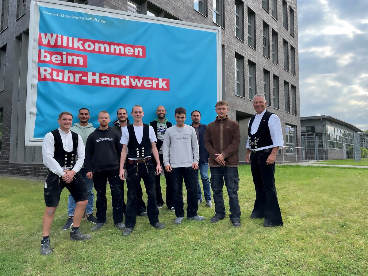 Zimmmerer-Innung begrüßt die neuen Auszubildenden - Kreis ...